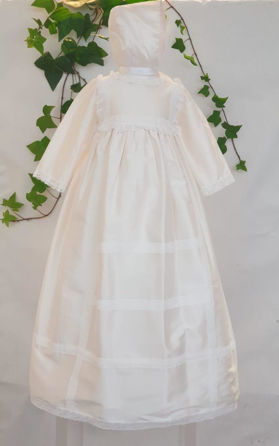 Robe de bapteme longue Camille 195 euros robe de bapteme en soie ...
